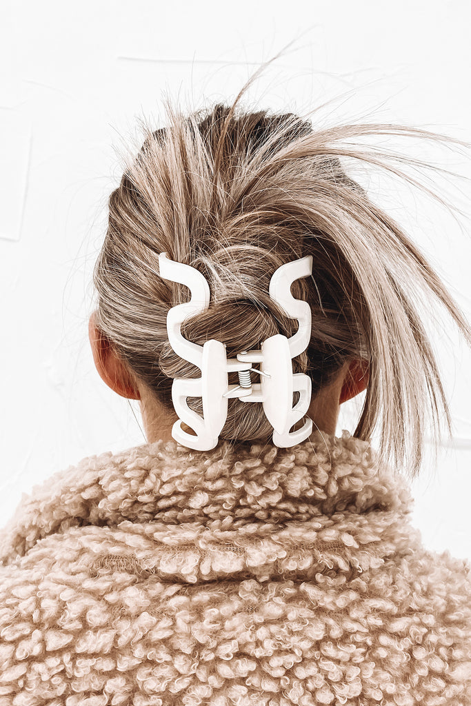 Cora Claw Clip White - Jean Jail